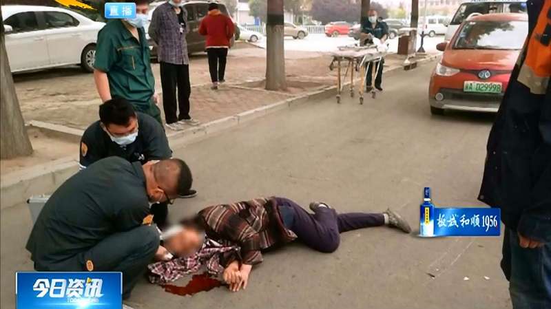 两辆电动车相撞,一骑车人头部受伤,民警:赶到现场只剩一滩血迹