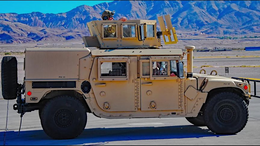 耀眼的地面武器明星“越野之王”美国M1114悍马装甲车