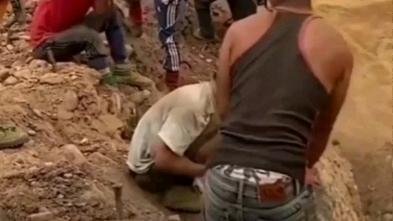 纯手工挖翡翠,挖完一座又一座