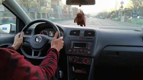 手动挡加速真快,油门该踩就要踩