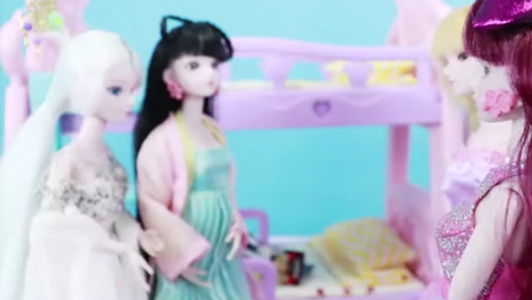 绒绒兔玩具;叶罗丽公主参加校园艺术节,被评为校花!