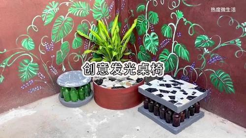 小伙仅用一些废旧物制作出创意作品,排队的队伍浩浩荡荡