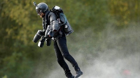 老外自制飞行器,穿上飞着去上班,一路博足了眼球