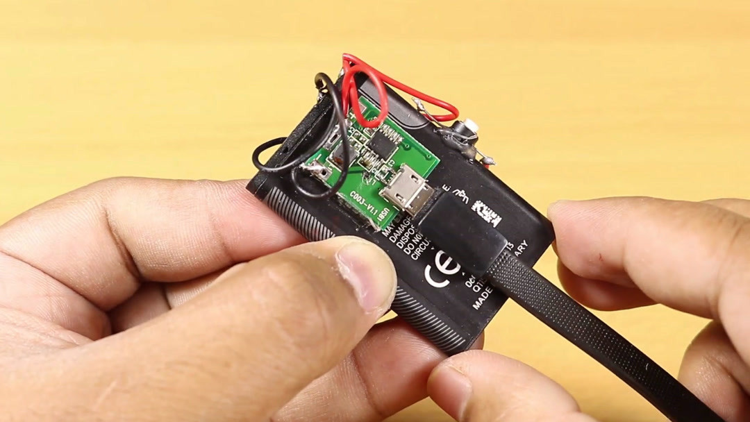 旧手机的电池别再扔了,DIY一个实用小发明,重新焕发青春!