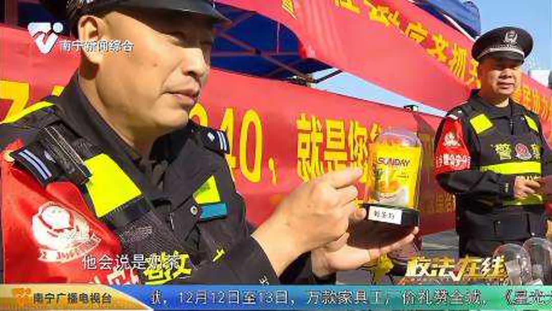 西乡塘区:警方携手志愿者开展社区志愿帮扶活动