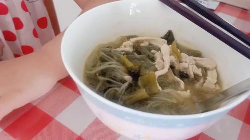 有没有六岁的孩子不看动画片喜欢电视剧的,追剧上瘾饭都不吃了