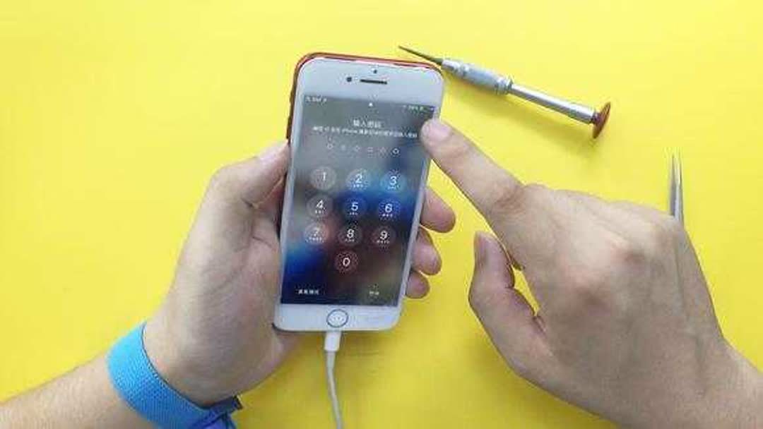 iPhone插充电器不能充电,不显示充电标志,测电压定故障点
