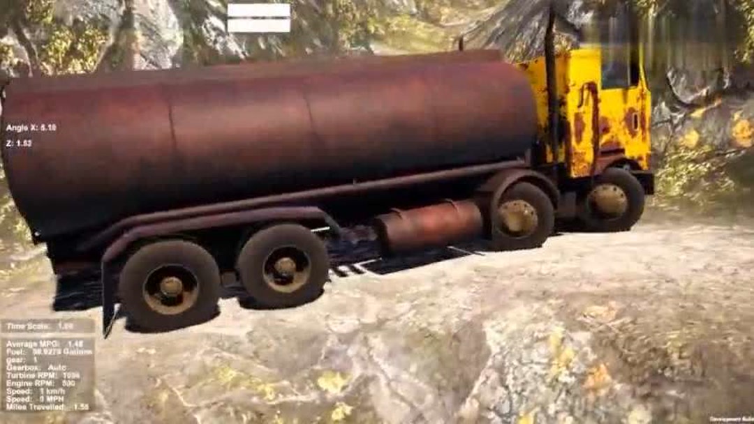 模拟游戏驾驶油罐车在山上运补给,差一点掉下悬崖,还好刹住了车