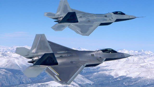 与伊朗相望!至少5架美国F-22隐身战机首次部署卡塔尔