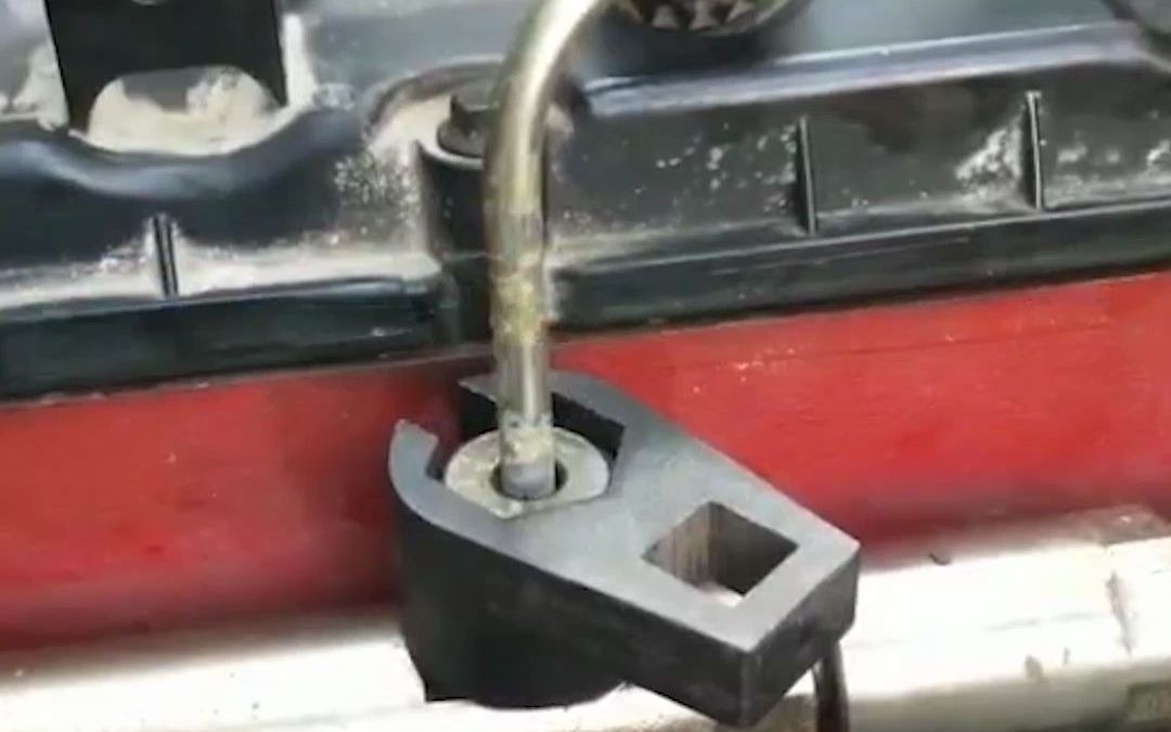 安装福康高压油管扳手专用工具 使用专用工具提升维修效率 降低原...