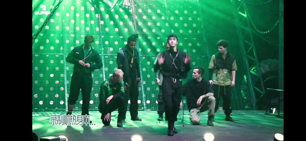 王一博锁链威亚舞