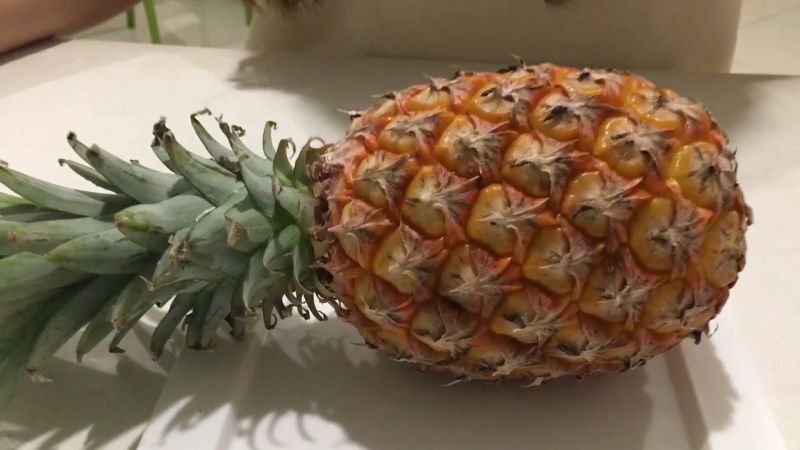 如何快速削菠萝!菠萝和凤梨有什么区别?