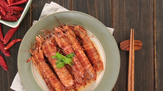 以后皮皮虾别再清煮了,做成酱香味的,让你吃得停不下来
