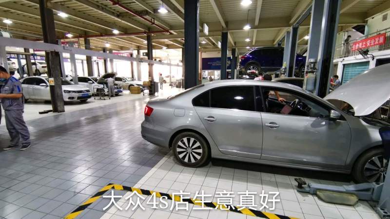 刚跑了1万多公里的速腾,就出故障了,还好有质保,4s店免费更换