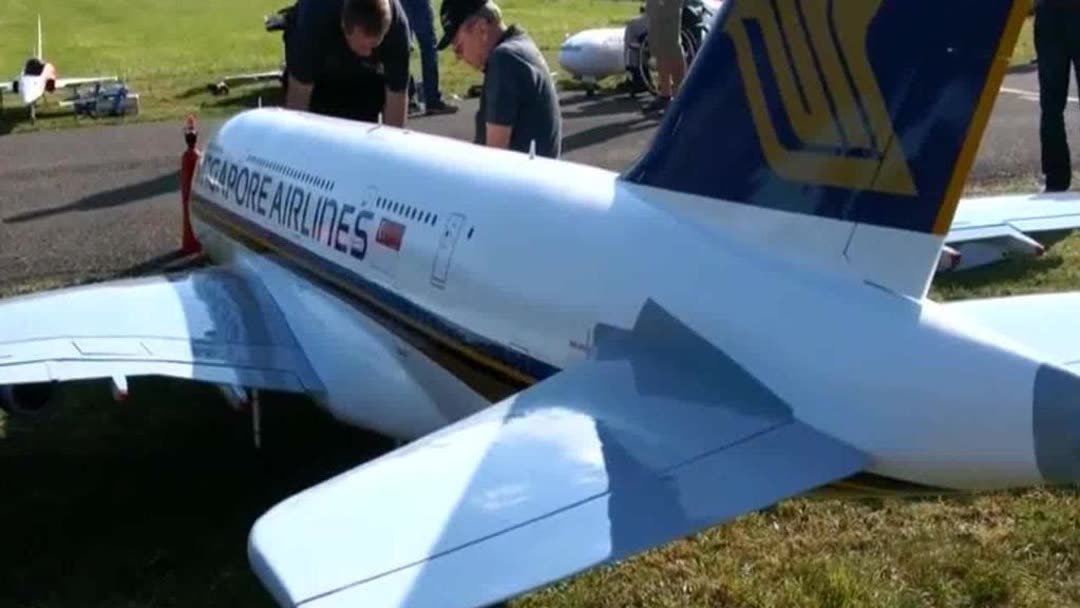 A380模型飞机实拍, 起飞的时候太牛了!