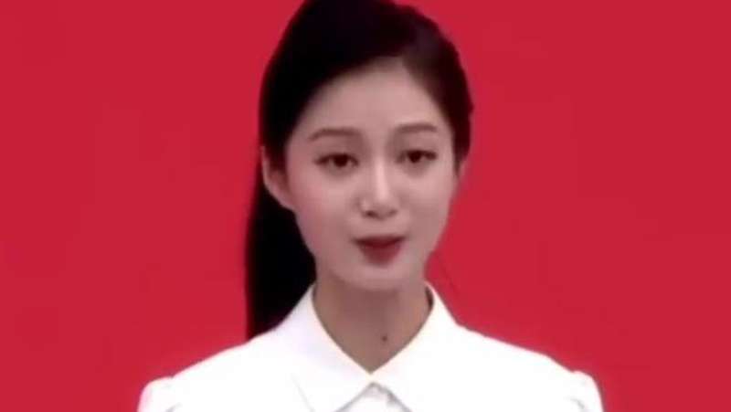中国传媒大学2021开学典礼上,最美领诵员冯琳作为在校生代表寄语新生