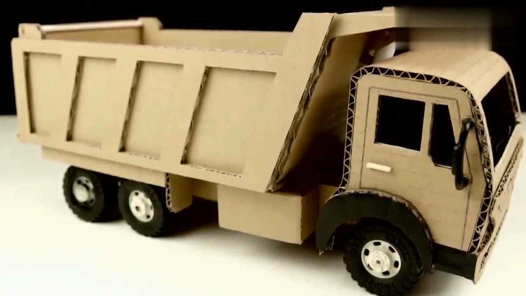 功能很有趣的纸板卡车,看看是如何制作的?