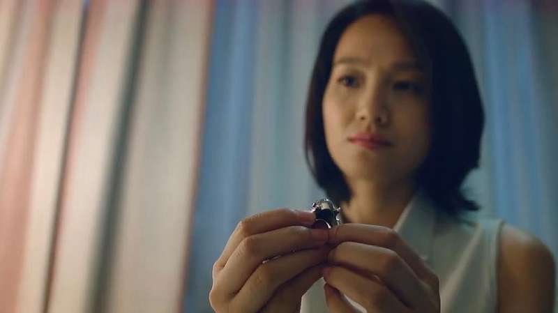 老总需要一个能够挑大梁的执行总裁,就请美女猎头帮忙出面寻找