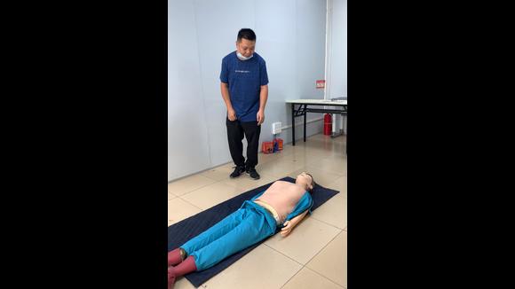 抢救被触电人员的方式步骤