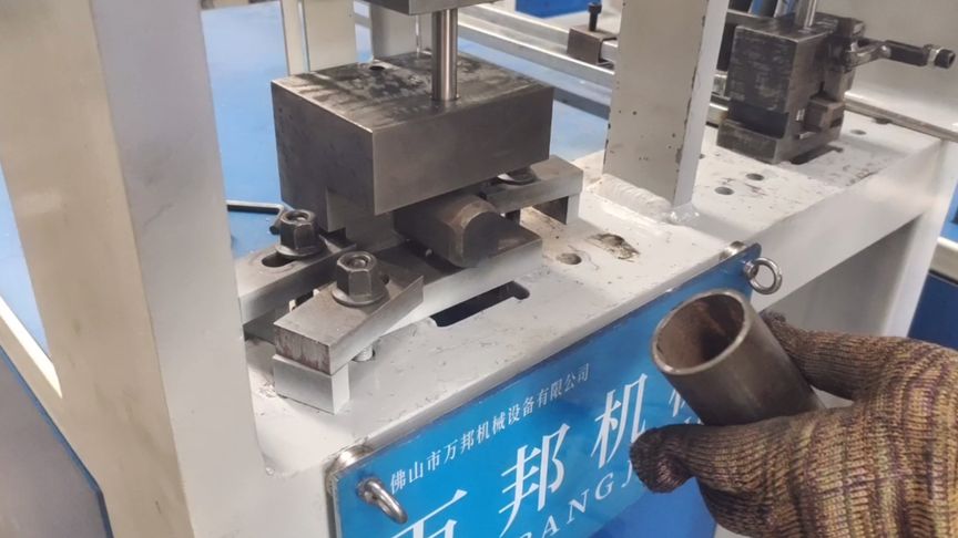 液压机镀锌圆管三个厚冲孔无毛刺