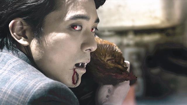 男子拥有了特殊身份,只要被他咬上一口,就能获得长生不老的能力