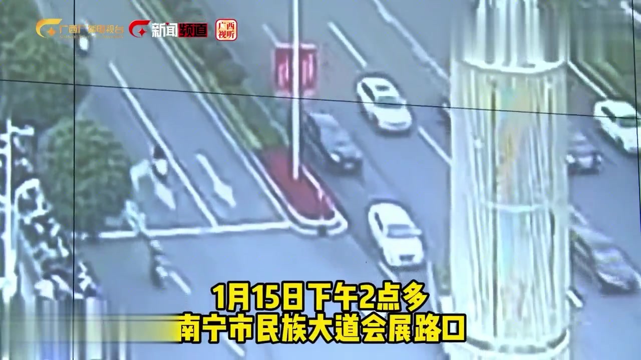 轻微#事故局部撤离现场司机扬言"交警不来就投诉"!