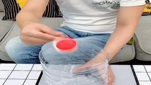 喝完的油壶不要扔,教你制作壁挂式垃圾桶,简单又实用