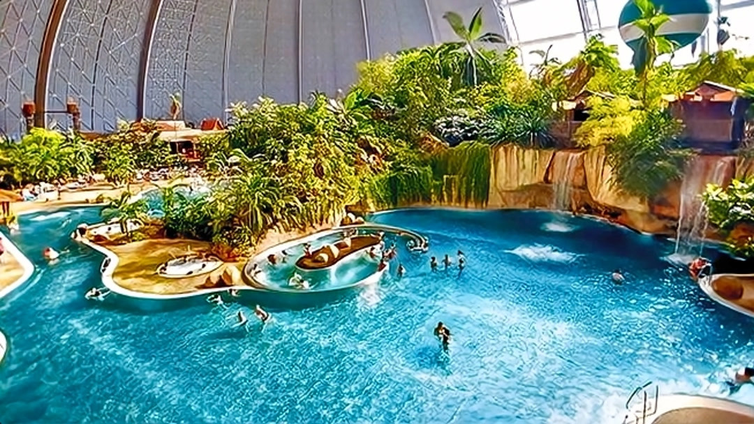 世界第一大室内水上乐园:由飞艇机库改造而成,比9个足球场还大