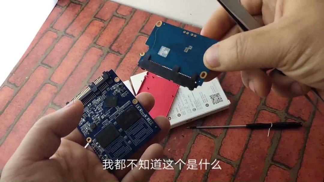 100块钱买的全新固态硬盘拆解,看看是不是传说中的黑片!