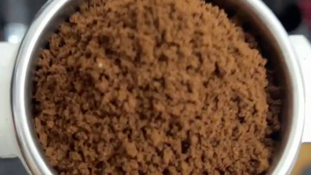 如何在家做一杯纯正的冰椰拿铁