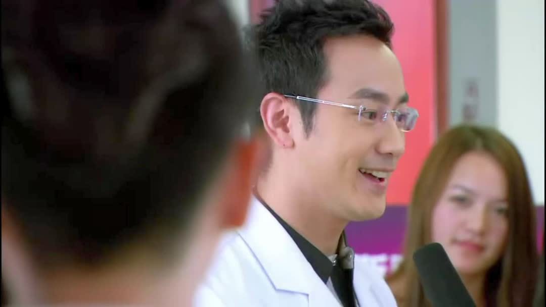 天才碰麻瓜:美容整形医院开张,怎料病人当着记者面闹了起来