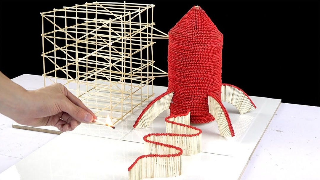 火柴制作一座火箭模型,点燃后,场面非常壮观!