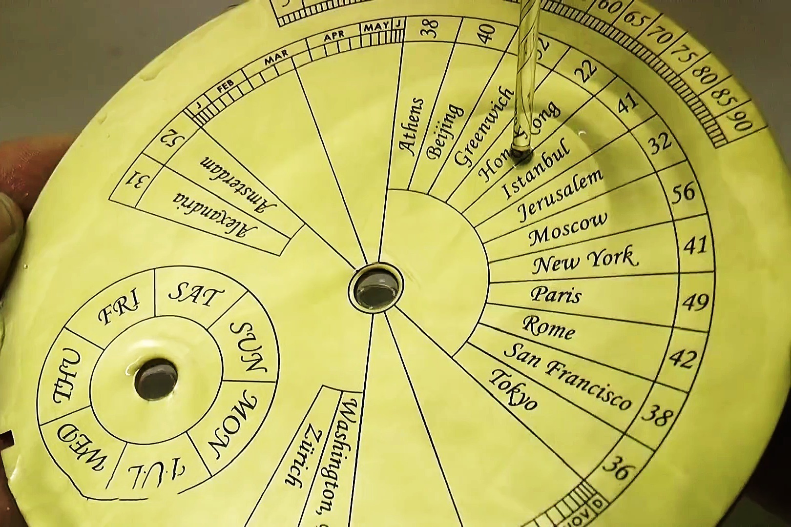 什么是金属蚀刻?金属放进液体里泡一泡,有趣的现象发生了