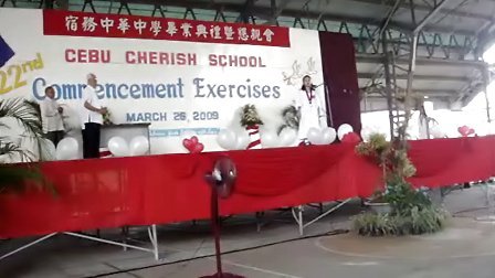 小毕业生们的中英文自我介绍