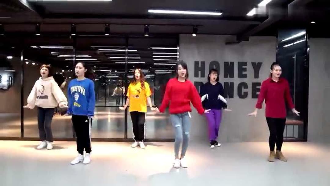 2019热门舞蹈视频 《东西》跳的好可爱啊,单易学舞蹈教程