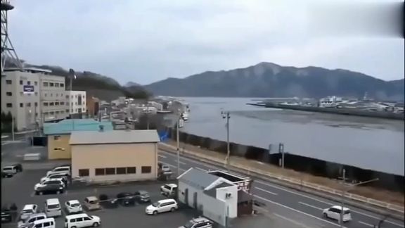 日本海啸爆发全过程,太震撼了