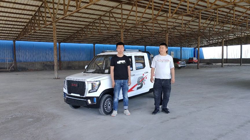 年轻小伙17800买了一辆双排大皮卡,见谁都显摆