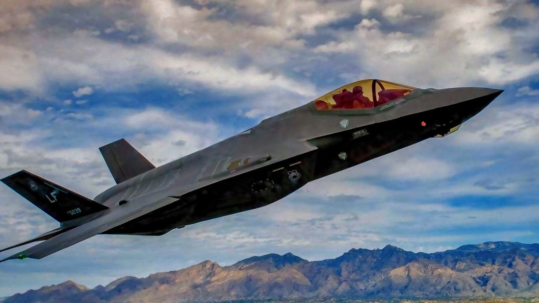 美军神秘空战演习曝光后,第二天,俄罗斯突然公开动用核武器条件