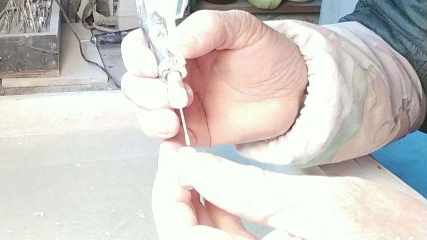 玉石桶珠手工打孔实际操作13