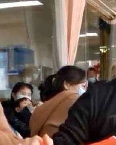 【贵州一医院妇女节前组织体验模拟分娩,有人疼成“表情包”有人笑...