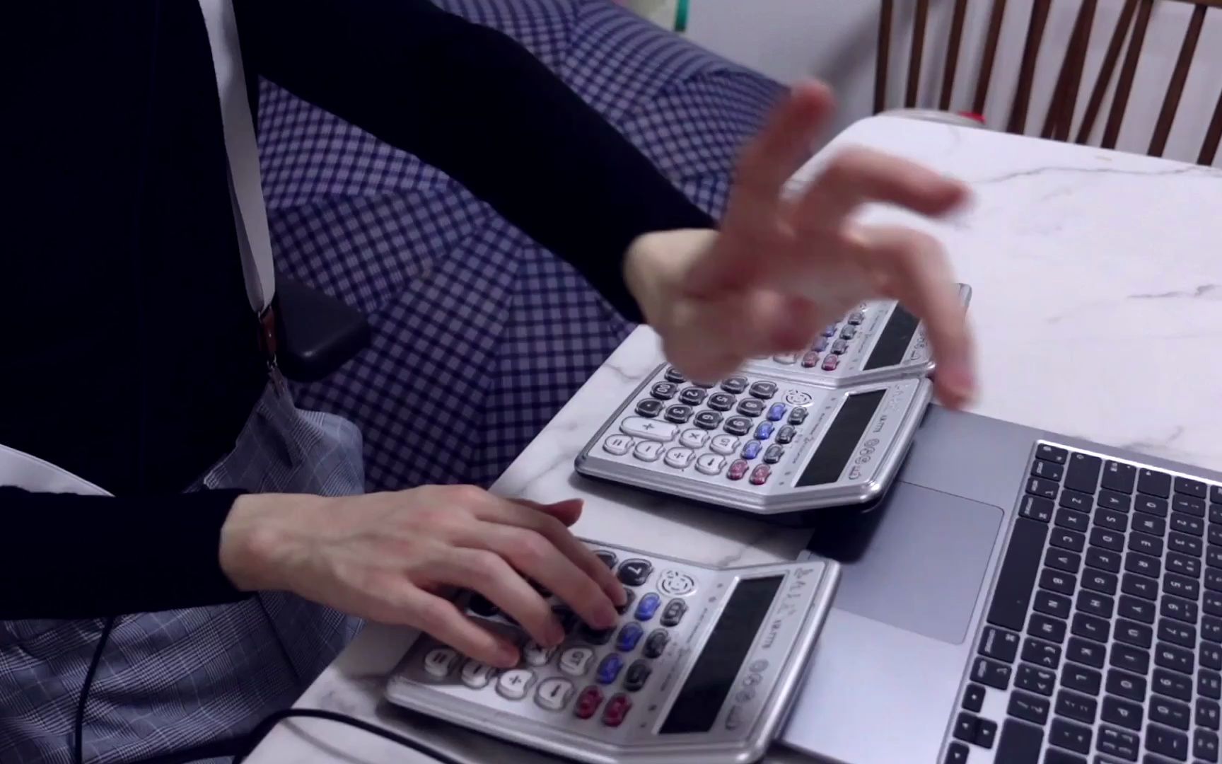 本来挺喜欢弹计算器的.