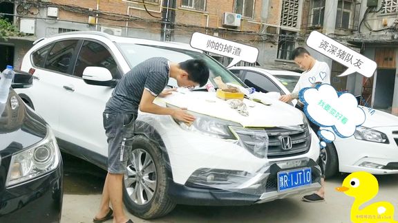 车灯老化严重,小伙网购修复神器自己动手修复,这效果算成功吗?