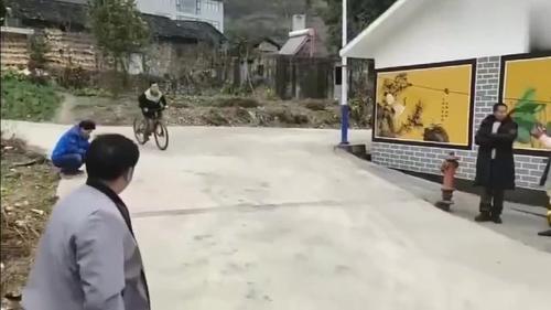 村里最靓的仔,自行车漂移