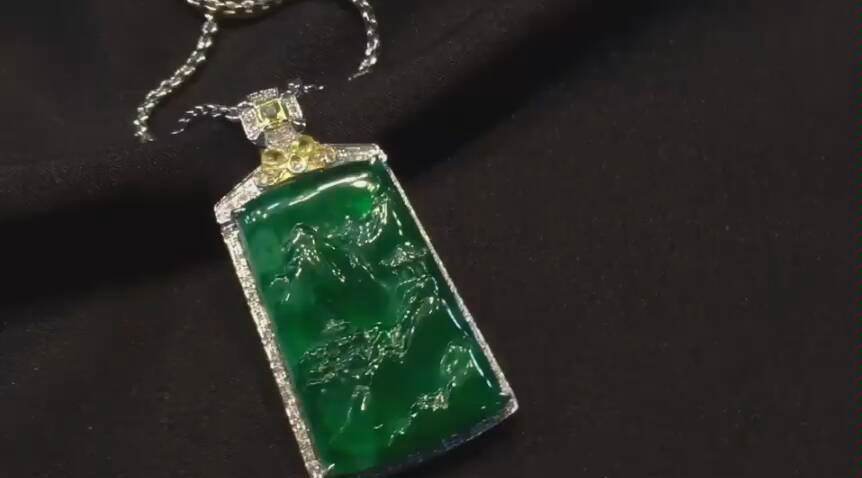 满绿翡翠山水牌