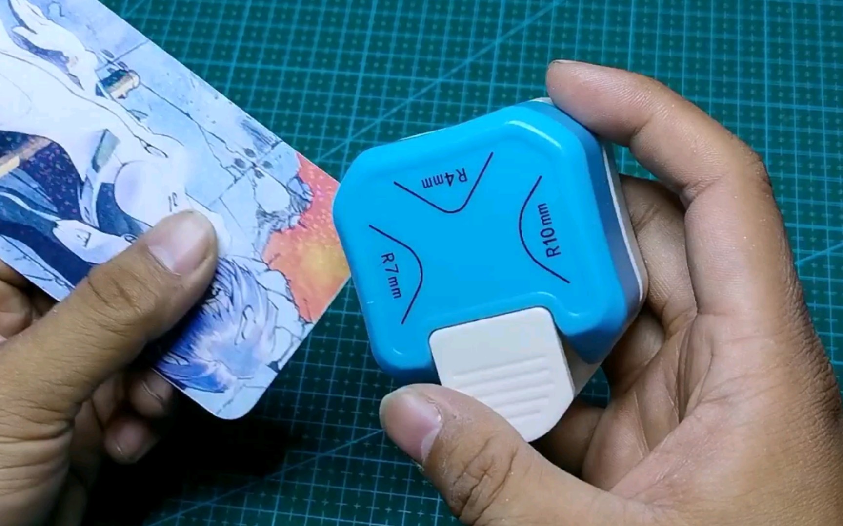 【日常开箱】13.7元三合一圆角器 裁纸器书签制作 爱豆卡片制作