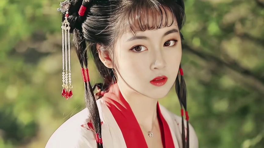 #汉服小姐姐 #古装 #憨憨日常 发现自己越来越好看了✌️