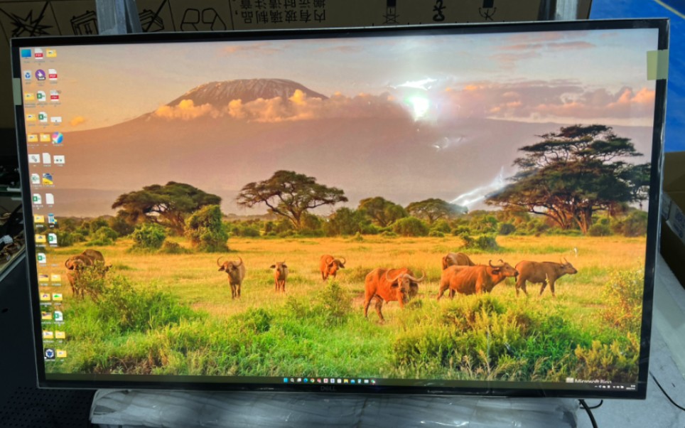 27寸4K专业显示器HDR600,医疗可以专业定制!还有多余库存喜欢的...