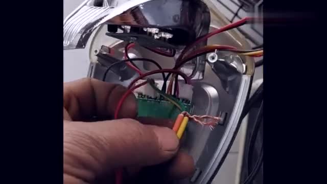 电动车的锁芯该如何安装?维修小伙来教大家,简单易操作