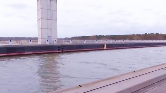 世界上第一座给船造的桥,斥资5亿欧元,美不胜收!