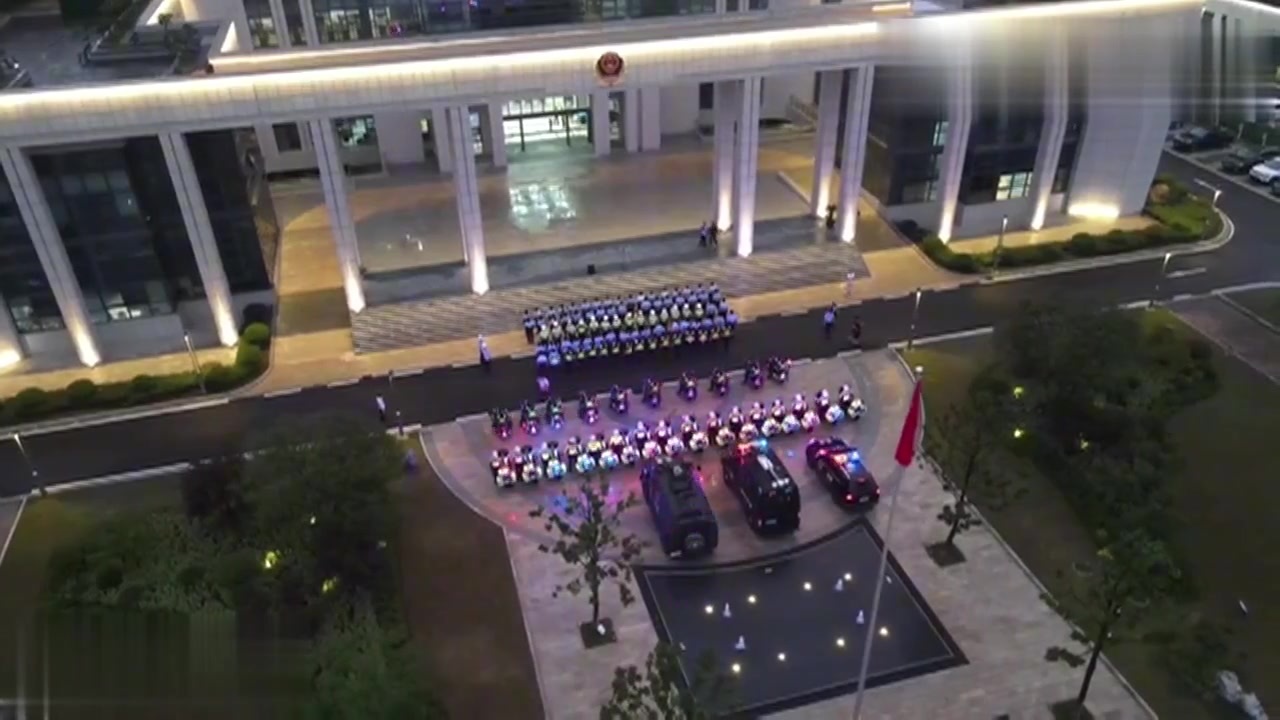 打击震慑违法犯罪提高守法保护意识